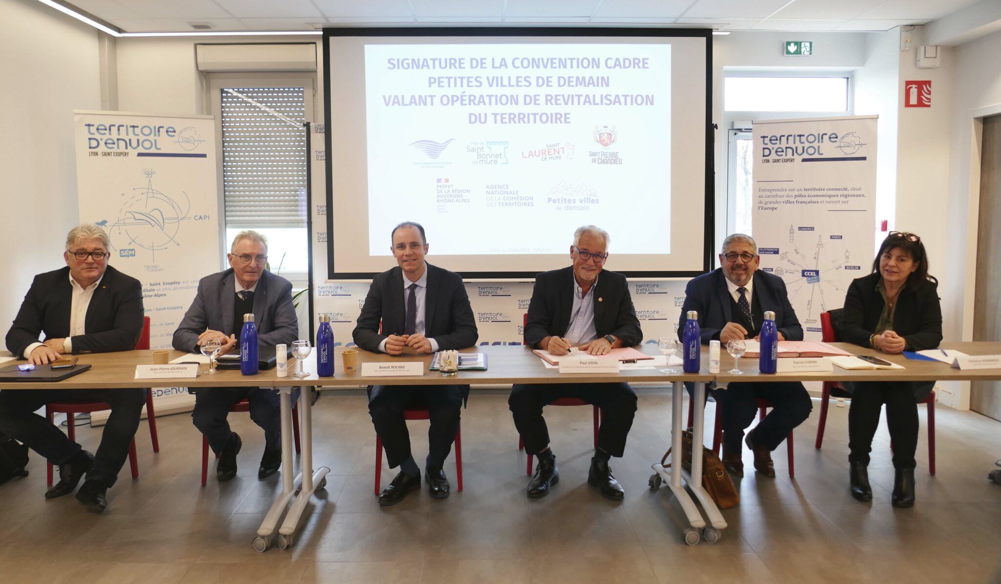 Signature d'une convention pour revitaliser les centres-villes de trois ...